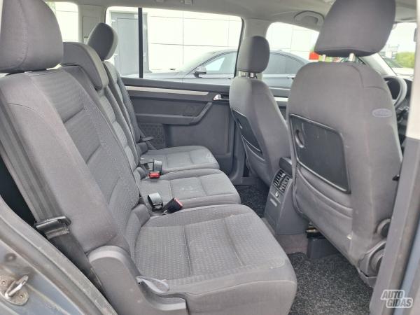Grey Volkswagen Touran 2004 in Telschi, with an engine capacity of 1.90 L and mileage of 300 thousand km for 999 €, photo 9 on AUTOMOTO.COM.LV