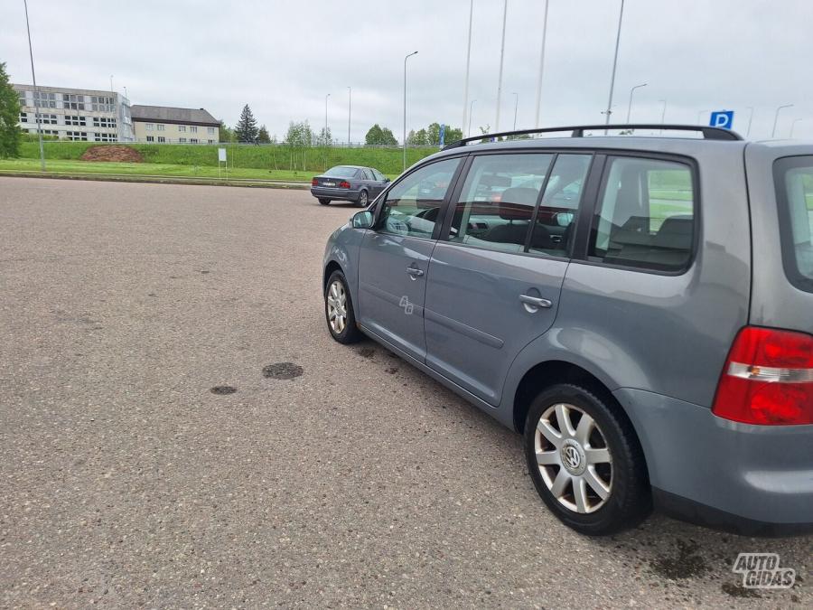 Grey Volkswagen Touran 2004 in Telschi, with an engine capacity of 1.90 L and mileage of 300 thousand km for 899 €, photo 5 on AUTOMOTO.COM.LV
