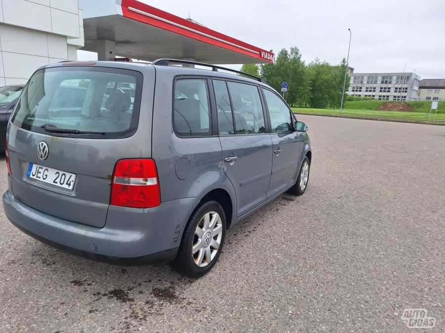 Grey Volkswagen Touran 2004 in Telschi, with an engine capacity of 1.90 L and mileage of 300 thousand km for 899 €, photo 7 on AUTOMOTO.COM.LV