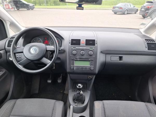Grey Volkswagen Touran 2004 in Telschi, with an engine capacity of 1.90 L and mileage of 300 thousand km for 899 €, photo 8 on AUTOMOTO.COM.LV