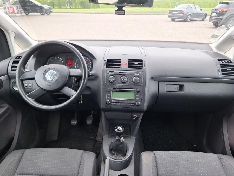 Grey Volkswagen Touran 2004 in Telschi, with an engine capacity of 1.90 L and mileage of 300 thousand km for 899 €, photo 9 on AUTOMOTO.COM.LV