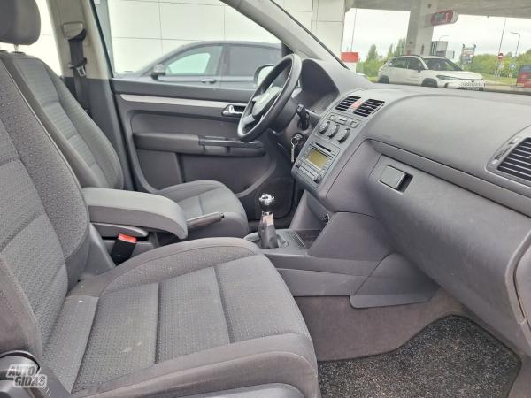 Grey Volkswagen Touran 2004 in Telschi, with an engine capacity of 1.90 L and mileage of 300 thousand km for 899 €, photo 9 on AUTOMOTO.COM.LV