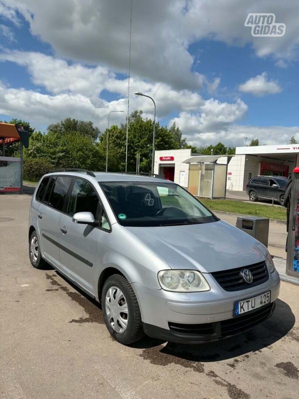 Grey Volkswagen Touran 2004 in Kaunas, with an engine capacity of 1.60 L and mileage of 257 thousand km for 1500 €, photo 1 on AUTOMOTO.COM.LV