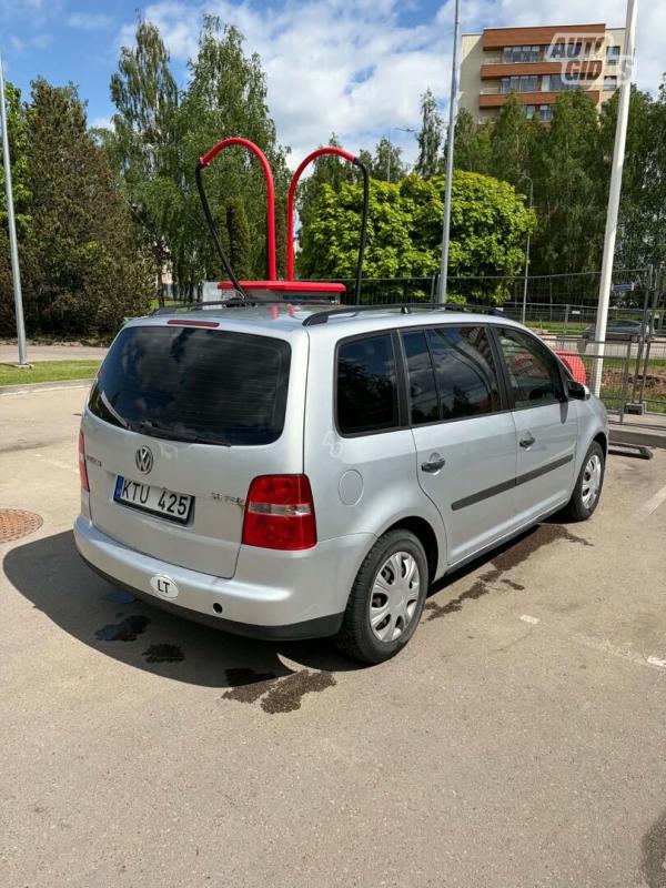 Grey Volkswagen Touran 2004 in Kaunas, with an engine capacity of 1.60 L and mileage of 257 thousand km for 1500 €, photo 3 on AUTOMOTO.COM.LV