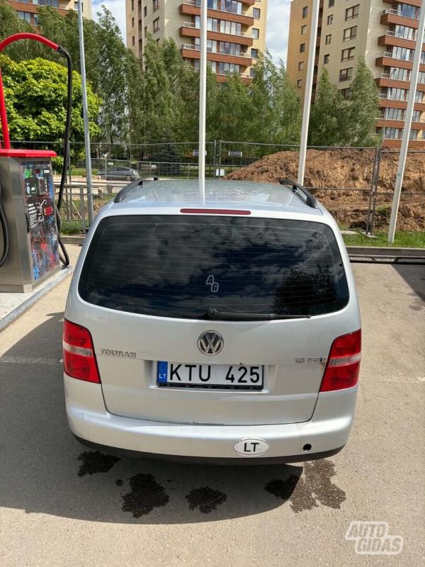 Grey Volkswagen Touran 2004 in Kaunas, with an engine capacity of 1.60 L and mileage of 257 thousand km for 1500 €, photo 6 on AUTOMOTO.COM.LV