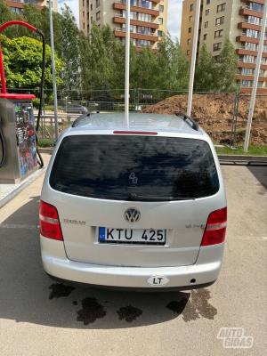 Pelēks Volkswagen Touran 2004 Kauņa, ar dzinēja tilpumu 1.60 L un nobraukumu 257 tūkst. km par 1500 €, foto 7 vietnē AUTOMOTO.COM.LV