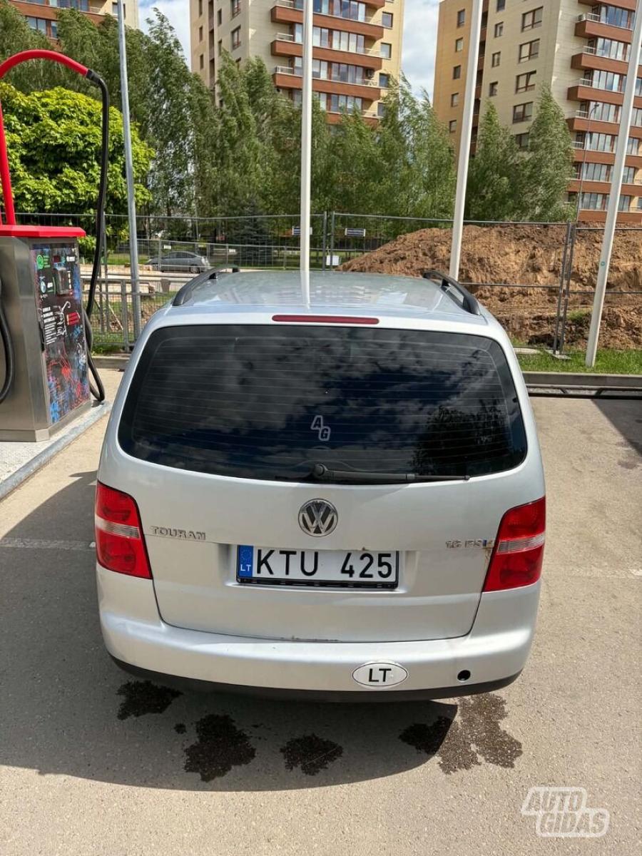 Pelēks Volkswagen Touran 2004 Kauņa, ar dzinēja tilpumu 1.60 L un nobraukumu 257 tūkst. km par 1500 €, foto 7 vietnē AUTOMOTO.COM.LV