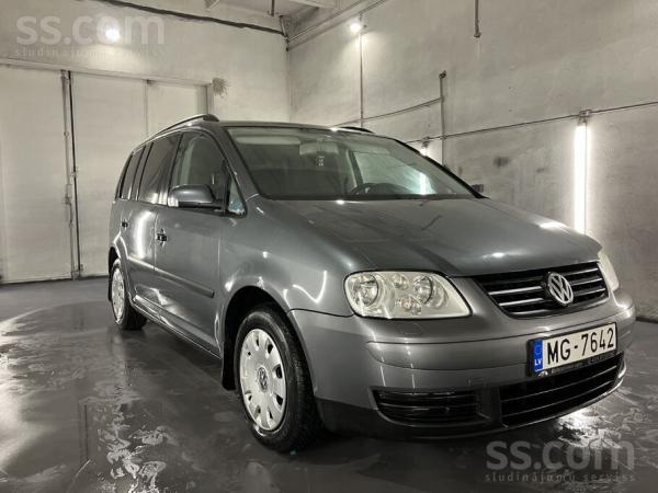 Pelēks Volkswagen Touran 2004 Tukums, ar dzinēja tilpumu 1.90 L un nobraukumu 343 tūkst. km par 1650 €, foto 2 vietnē AUTOMOTO.COM.LV