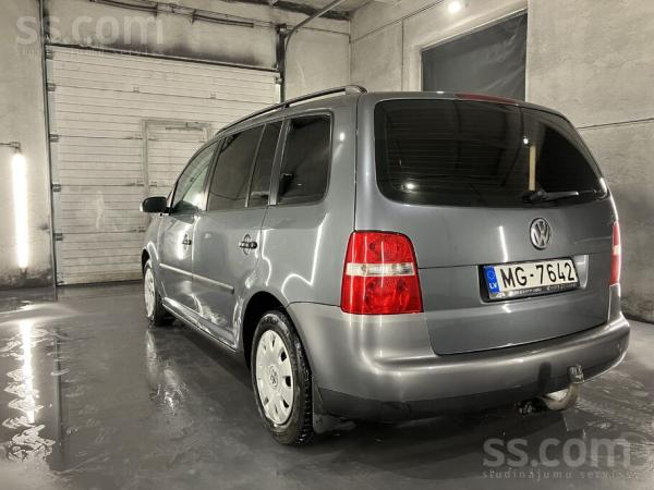 Pelēks Volkswagen Touran 2004 Tukums, ar dzinēja tilpumu 1.90 L un nobraukumu 343 tūkst. km par 1650 €, foto 4 vietnē AUTOMOTO.COM.LV