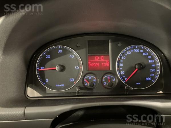 Pelēks Volkswagen Touran 2004 Tukums, ar dzinēja tilpumu 1.90 L un nobraukumu 343 tūkst. km par 1650 €, foto 9 vietnē AUTOMOTO.COM.LV