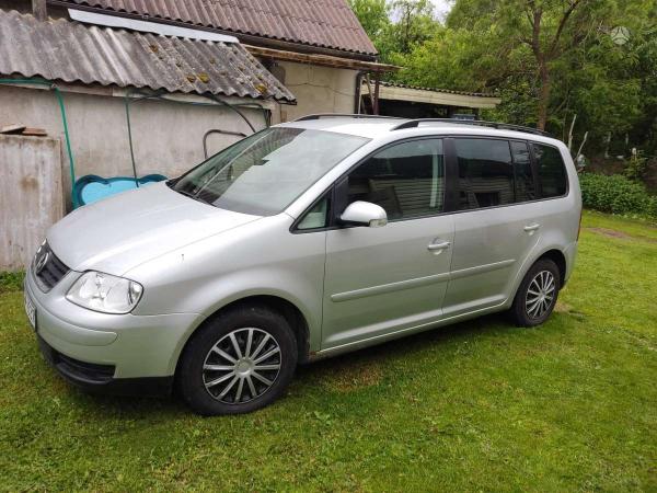 Pelēks Volkswagen Touran 2004 Pakruojis, ar dzinēja tilpumu 1.97 L un nobraukumu 222 tūkst. km par 1000 €, foto 3 vietnē AUTOMOTO.COM.LV