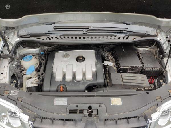 Pelēks Volkswagen Touran 2004 Pakruojis, ar dzinēja tilpumu 1.97 L un nobraukumu 222 tūkst. km par 1000 €, foto 5 vietnē AUTOMOTO.COM.LV