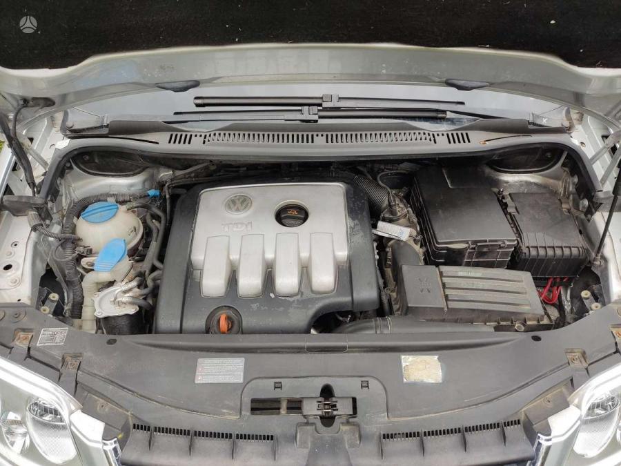 Pelēks Volkswagen Touran 2004 Pakruojis, ar dzinēja tilpumu 1.97 L un nobraukumu 222 tūkst. km par 1000 €, foto 6 vietnē AUTOMOTO.COM.LV