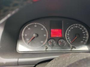 Pelēks Volkswagen Touran 2004 Pakruojis, ar dzinēja tilpumu 1.97 L un nobraukumu 222 tūkst. km par 1000 €, foto 8 vietnē AUTOMOTO.COM.LV