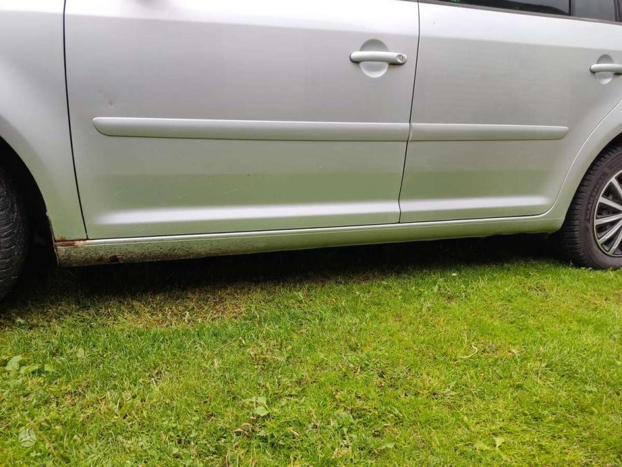Pelēks Volkswagen Touran 2004 Pakruojis, ar dzinēja tilpumu 1.97 L un nobraukumu 222 tūkst. km par 1000 €, foto 9 vietnē AUTOMOTO.COM.LV
