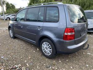 Grey Volkswagen Touran 2004 in Birzai, with an engine capacity of 1.90 L and mileage of 263 thousand km for 2450 €, photo 5 on AUTOMOTO.COM.LV