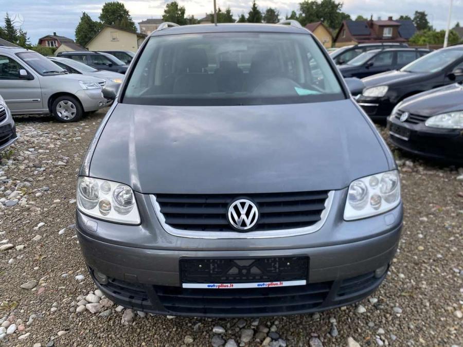 Grey Volkswagen Touran 2004 in Birzai, with an engine capacity of 1.90 L and mileage of 263 thousand km for 2450 €, photo 6 on AUTOMOTO.COM.LV