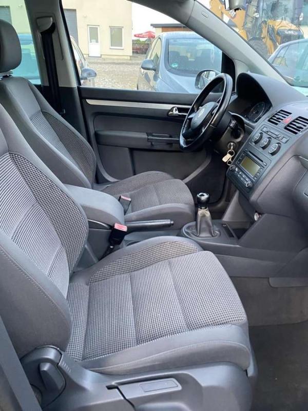 Pelēks Volkswagen Touran 2004 Biržai, ar dzinēja tilpumu 1.90 L un nobraukumu 263 tūkst. km par 2450 €, foto 7 vietnē AUTOMOTO.COM.LV