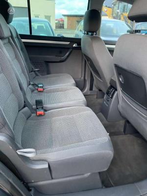 Grey Volkswagen Touran 2004 in Birzai, with an engine capacity of 1.90 L and mileage of 263 thousand km for 2450 €, photo 12 on AUTOMOTO.COM.LV