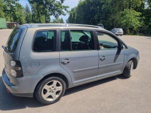 Pelēks Volkswagen Touran 2004 Kauņa, ar dzinēja tilpumu 2.00 L un nobraukumu 274 tūkst. km par 1900 €, foto 5 vietnē AUTOMOTO.COM.LV