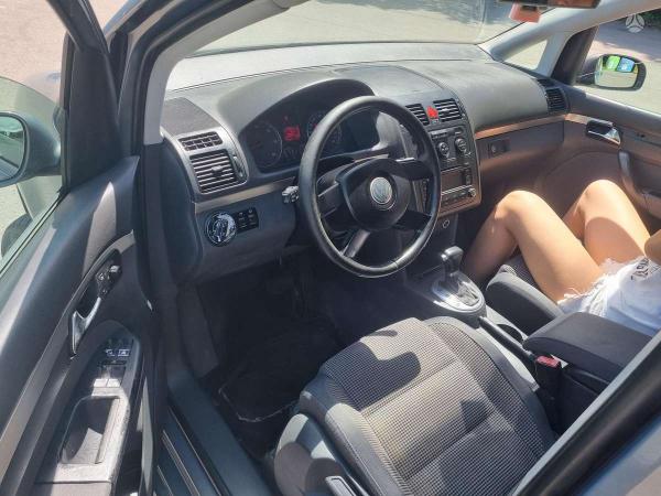 Pelēks Volkswagen Touran 2004 Kauņa, ar dzinēja tilpumu 2.00 L un nobraukumu 274 tūkst. km par 1900 €, foto 7 vietnē AUTOMOTO.COM.LV