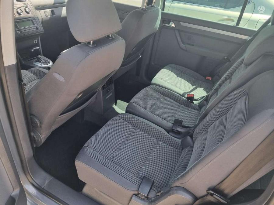 Pelēks Volkswagen Touran 2004 Kauņa, ar dzinēja tilpumu 2.00 L un nobraukumu 274 tūkst. km par 1900 €, foto 10 vietnē AUTOMOTO.COM.LV