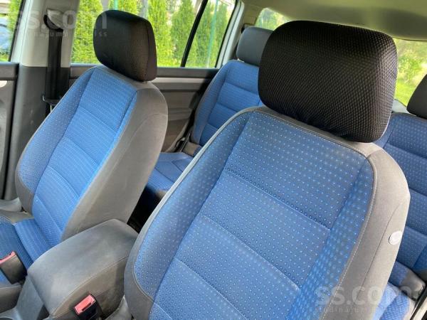 Grey Volkswagen Touran 2004 in Jelgava, with an engine capacity of 1.60 L and mileage of 207 thousand km for 800 €, photo 6 on AUTOMOTO.COM.LV
