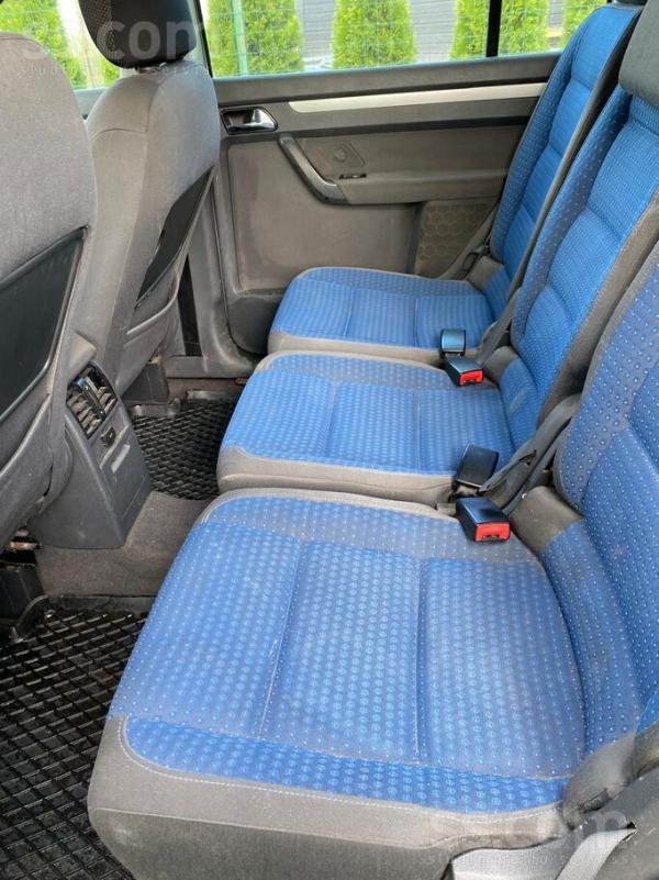 Grey Volkswagen Touran 2004 in Jelgava, with an engine capacity of 1.60 L and mileage of 207 thousand km for 800 €, photo 7 on AUTOMOTO.COM.LV
