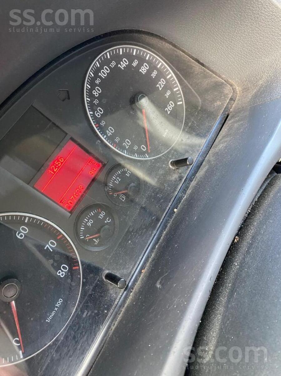 Pelēks Volkswagen Touran 2004 Jelgava, ar dzinēja tilpumu 1.60 L un nobraukumu 207 tūkst. km par 800 €, foto 9 vietnē AUTOMOTO.COM.LV