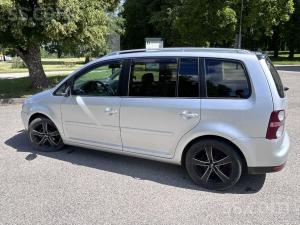 Grey Volkswagen Touran 2004 in Ogre, with an engine capacity of 2.00 L and mileage of 375 thousand km for 2500 €, photo 5 on AUTOMOTO.COM.LV