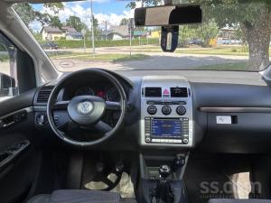 Grey Volkswagen Touran 2004 in Ogre, with an engine capacity of 2.00 L and mileage of 375 thousand km for 2500 €, photo 7 on AUTOMOTO.COM.LV