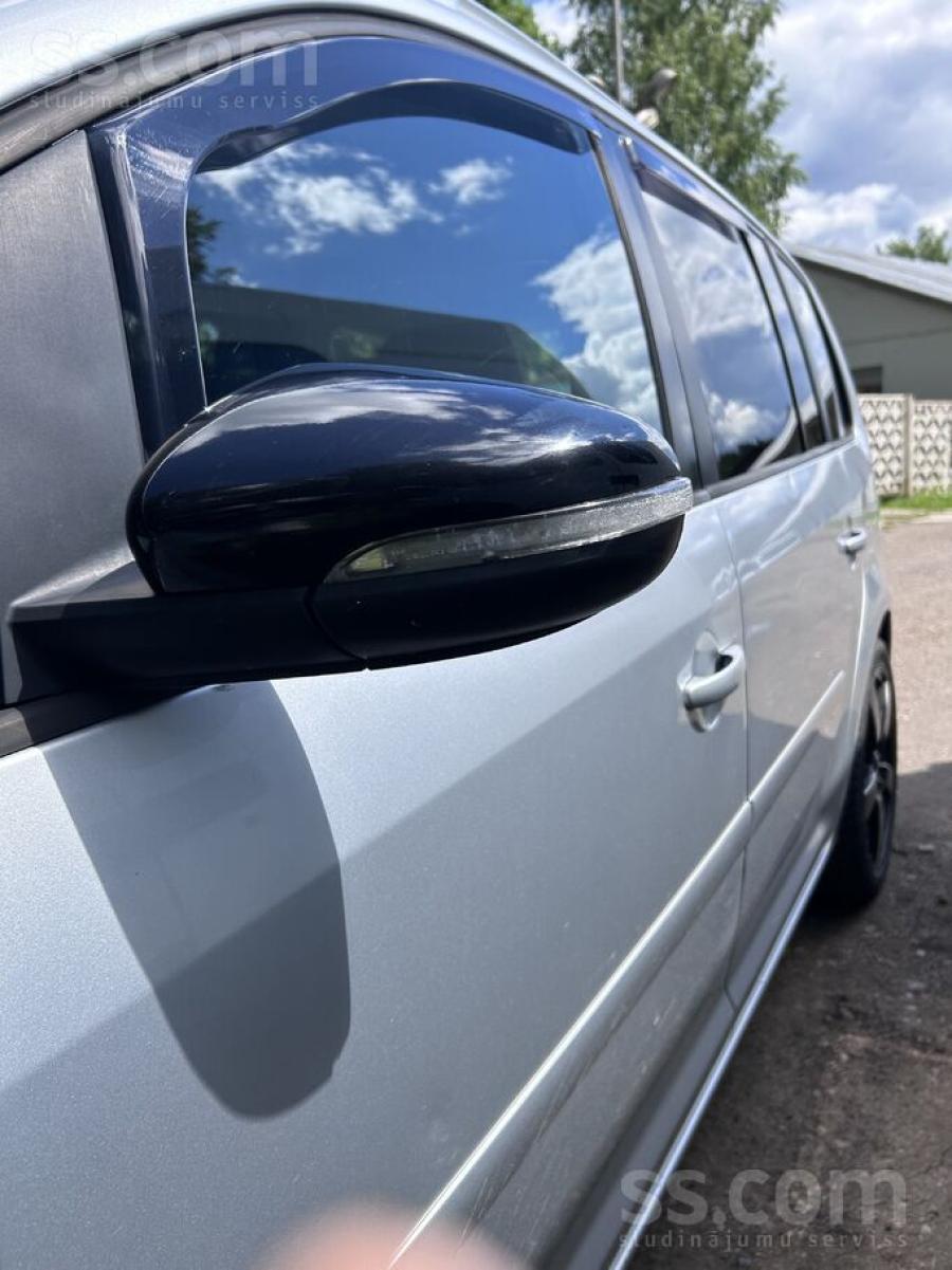 Grey Volkswagen Touran 2004 in Ogre, with an engine capacity of 2.00 L and mileage of 375 thousand km for 2500 €, photo 8 on AUTOMOTO.COM.LV