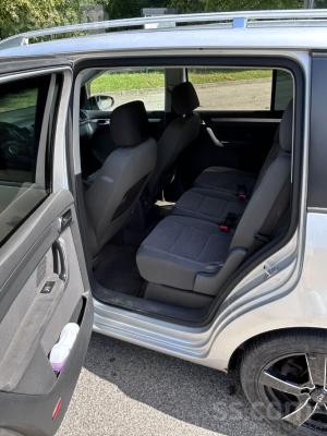Grey Volkswagen Touran 2004 in Ogre, with an engine capacity of 2.00 L and mileage of 375 thousand km for 2500 €, photo 11 on AUTOMOTO.COM.LV