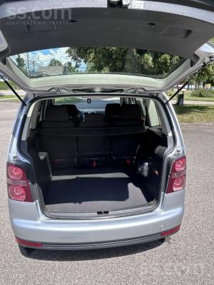 Grey Volkswagen Touran 2004 in Ogre, with an engine capacity of 2.00 L and mileage of 375 thousand km for 2500 €, photo 13 on AUTOMOTO.COM.LV