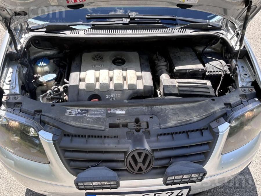 Grey Volkswagen Touran 2004 in Ogre, with an engine capacity of 2.00 L and mileage of 375 thousand km for 2500 €, photo 14 on AUTOMOTO.COM.LV