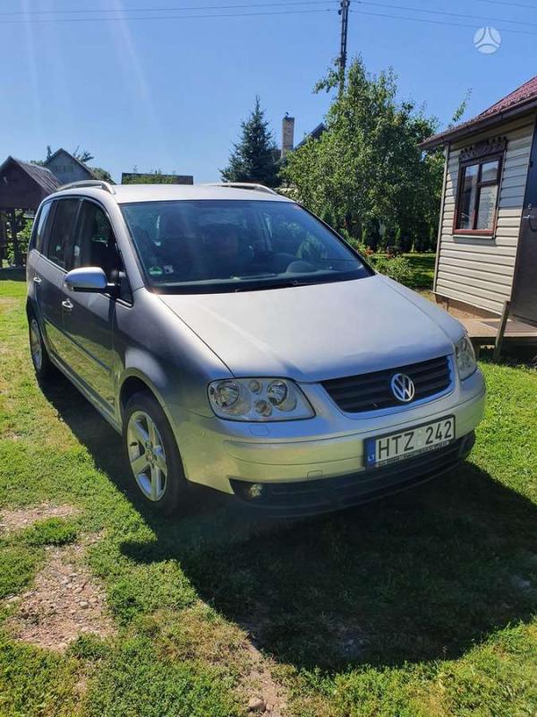 Grey Volkswagen Touran 2004 in Prienai, with an engine capacity of 1.97 L and mileage of 302 thousand km for 1000 €, photo 1 on AUTOMOTO.COM.LV