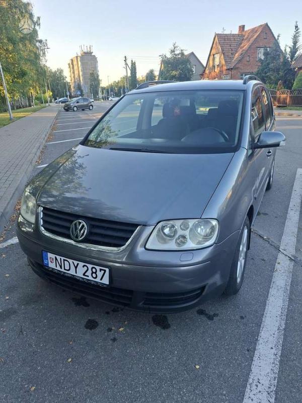 Grey Volkswagen Touran 2004 in Marijampole, with an engine capacity of 1.97 L and mileage of 209 thousand km for 2300 €, photo 1 on AUTOMOTO.COM.LV