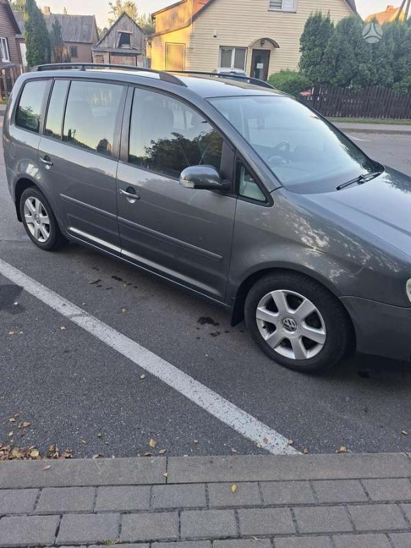 Grey Volkswagen Touran 2004 in Marijampole, with an engine capacity of 1.97 L and mileage of 209 thousand km for 2300 €, photo 2 on AUTOMOTO.COM.LV