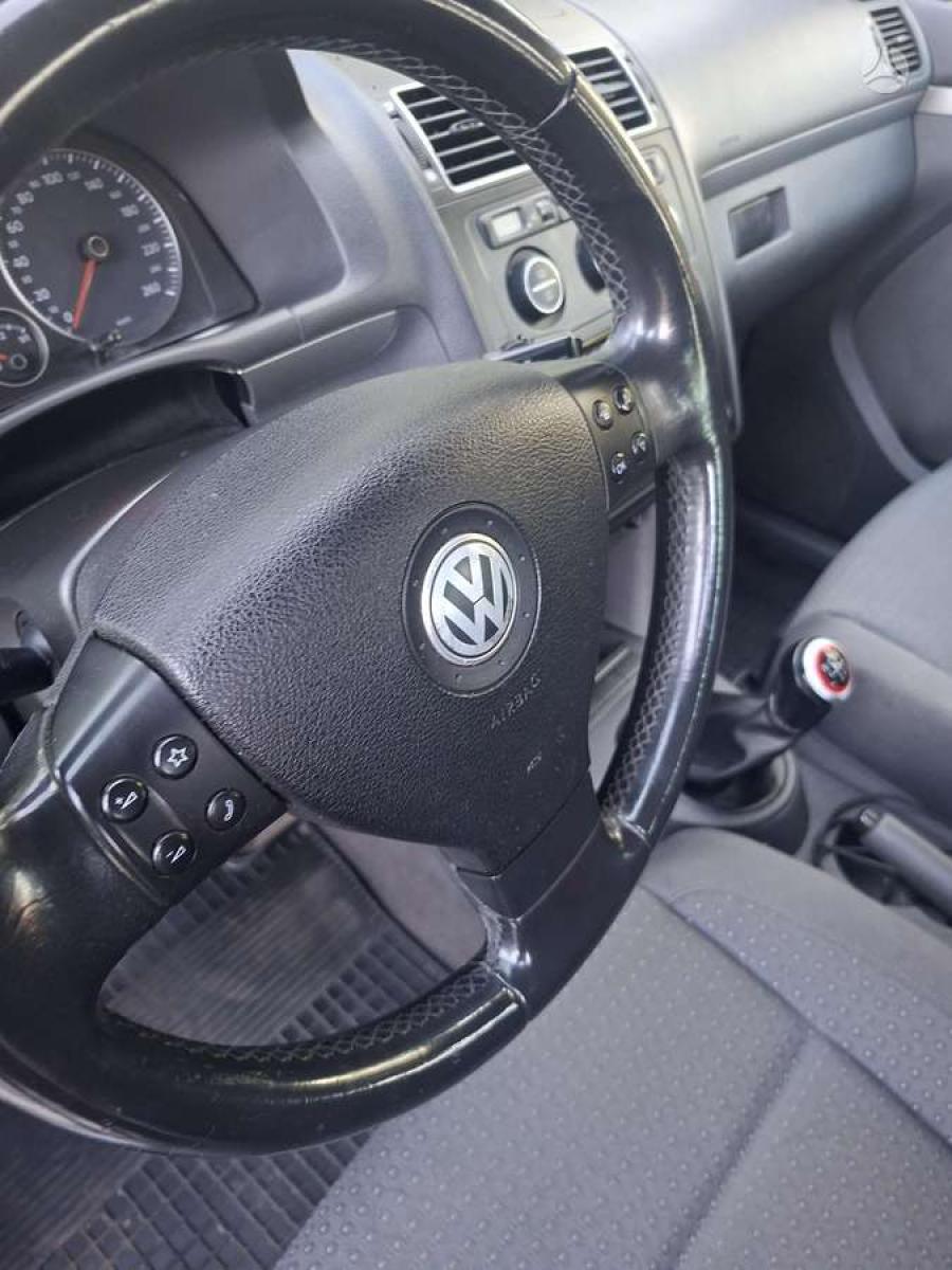 Pelēks Volkswagen Touran 2004 Marijampole, ar dzinēja tilpumu 1.97 L un nobraukumu 209 tūkst. km par 2300 €, foto 10 vietnē AUTOMOTO.COM.LV