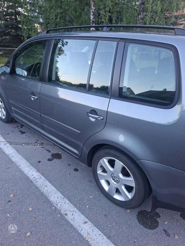 Grey Volkswagen Touran 2004 in Marijampole, with an engine capacity of 1.90 L and mileage of 209 thousand km for 2300 €, photo 5 on AUTOMOTO.COM.LV