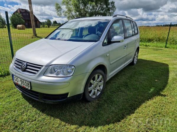 Grey Volkswagen Touran 2004 in Ludza, with an engine capacity of 1.90 L and mileage of 249 thousand km for 700 €, photo 1 on AUTOMOTO.COM.LV