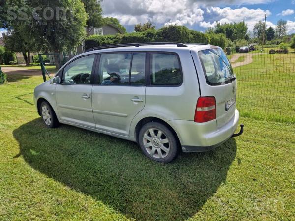 Grey Volkswagen Touran 2004 in Ludza, with an engine capacity of 1.90 L and mileage of 249 thousand km for 700 €, photo 3 on AUTOMOTO.COM.LV