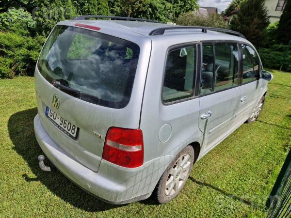 Grey Volkswagen Touran 2004 in Ludza, with an engine capacity of 1.90 L and mileage of 249 thousand km for 700 €, photo 6 on AUTOMOTO.COM.LV