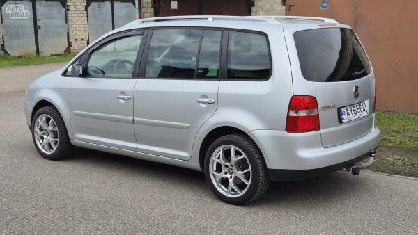 Pelēks Volkswagen Touran 2004 Kaišiadorys, ar dzinēja tilpumu 1.60 L un nobraukumu 229 tūkst. km par 1550 €, foto 1 vietnē AUTOMOTO.COM.LV