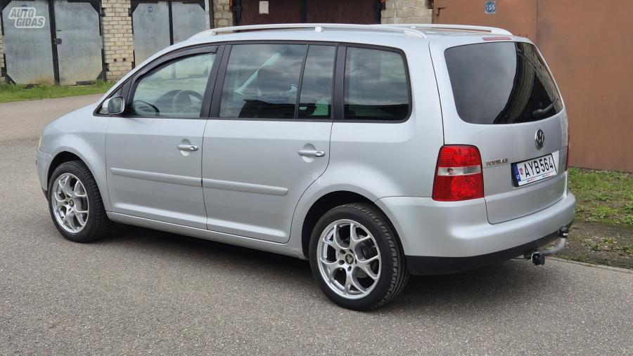 Pelēks Volkswagen Touran 2004 Kaišiadorys, ar dzinēja tilpumu 1.60 L un nobraukumu 229 tūkst. km par 1550 €, foto 1 vietnē AUTOMOTO.COM.LV
