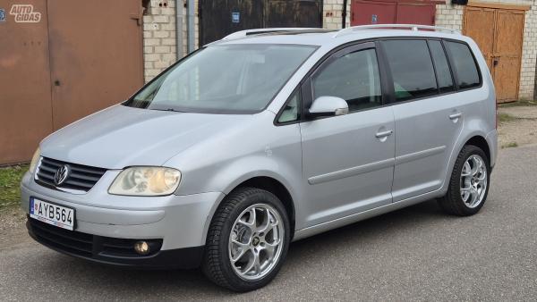 Pelēks Volkswagen Touran 2004 Kaišiadorys, ar dzinēja tilpumu 1.60 L un nobraukumu 229 tūkst. km par 1550 €, foto 2 vietnē AUTOMOTO.COM.LV