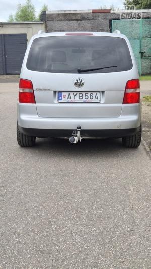 Pelēks Volkswagen Touran 2004 Kaišiadorys, ar dzinēja tilpumu 1.60 L un nobraukumu 229 tūkst. km par 1550 €, foto 5 vietnē AUTOMOTO.COM.LV