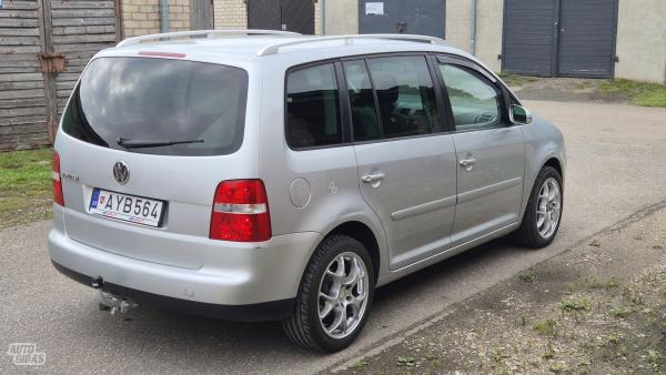 Pelēks Volkswagen Touran 2004 Kaišiadorys, ar dzinēja tilpumu 1.60 L un nobraukumu 229 tūkst. km par 1550 €, foto 5 vietnē AUTOMOTO.COM.LV