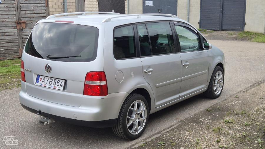 Pelēks Volkswagen Touran 2004 Kaišiadorys, ar dzinēja tilpumu 1.60 L un nobraukumu 229 tūkst. km par 1550 €, foto 6 vietnē AUTOMOTO.COM.LV
