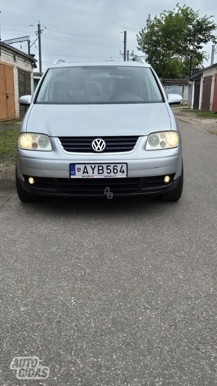 Pelēks Volkswagen Touran 2004 Kaišiadorys, ar dzinēja tilpumu 1.60 L un nobraukumu 229 tūkst. km par 1550 €, foto 8 vietnē AUTOMOTO.COM.LV
